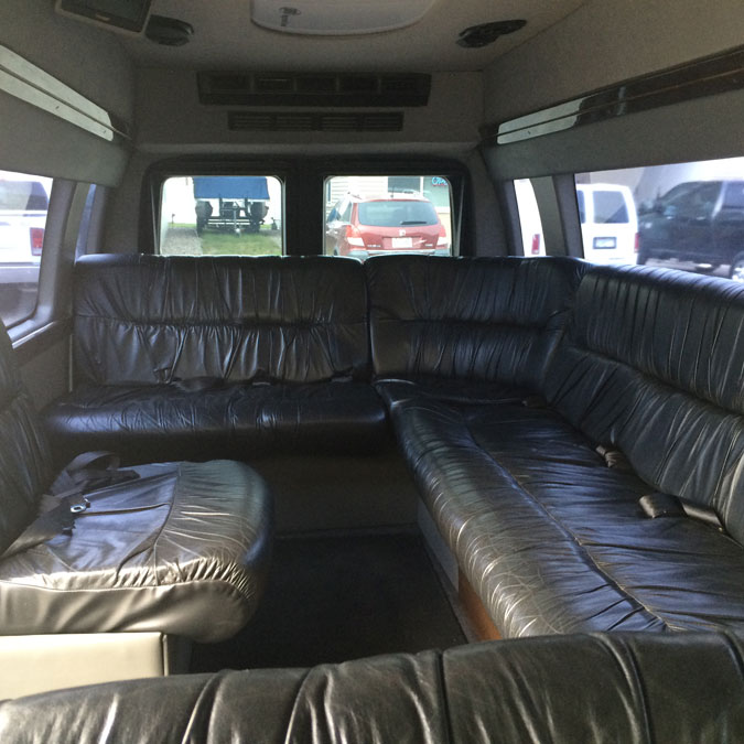 Luxury Limos, Inc. - La Crosse area limo services